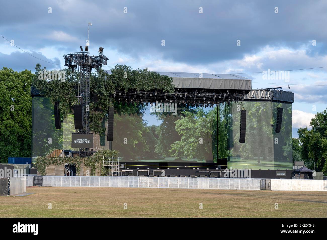 BST Hyde Park stage with camouflage cladding Stock Photo - Alamy BST Hyde Park stage with camouflage cladding Stock Photo - Alamy