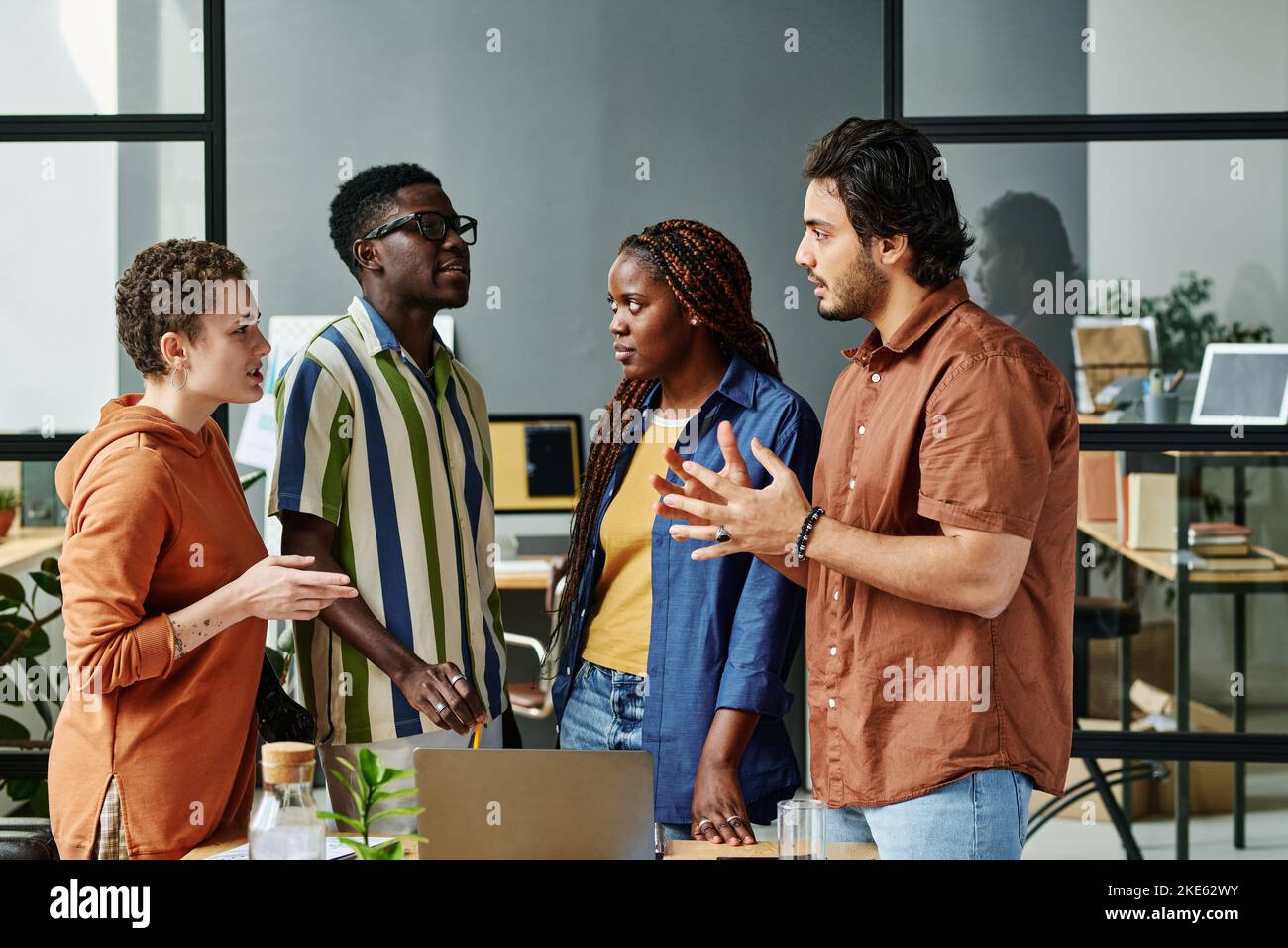 Employee having online discussion hi-res stock photography and images ...