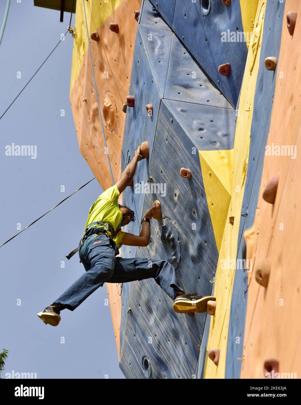 Guwahati, Guwahati, India. 10th Nov, 2022. A girl climb in artificial ...