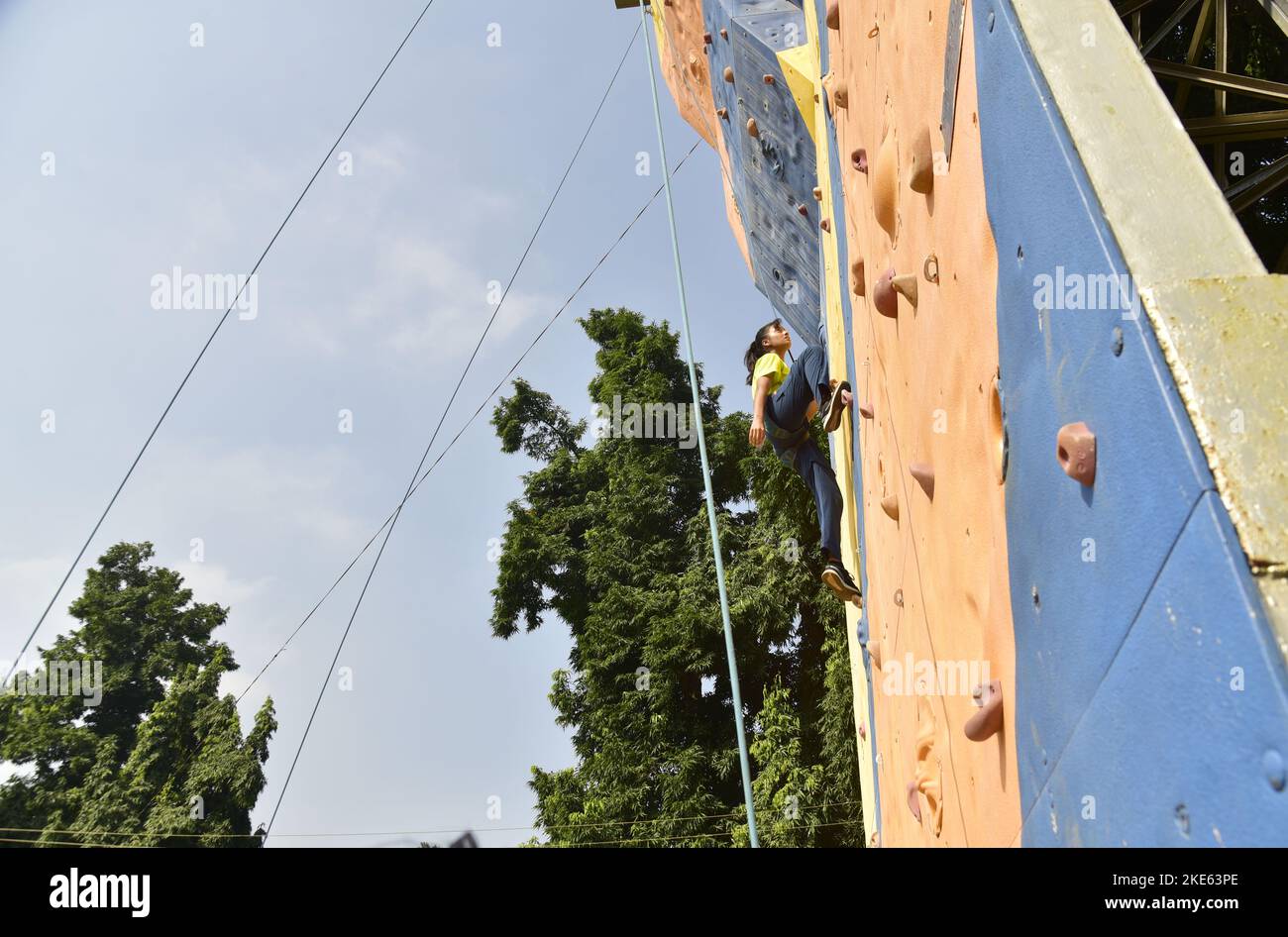 Guwahati, Guwahati, India. 10th Nov, 2022. A girl climb in artificial ...