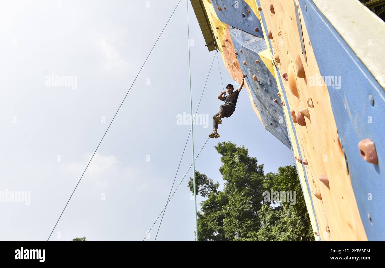 Guwahati, Guwahati, India. 10th Nov, 2022. A youth climb in artificial ...
