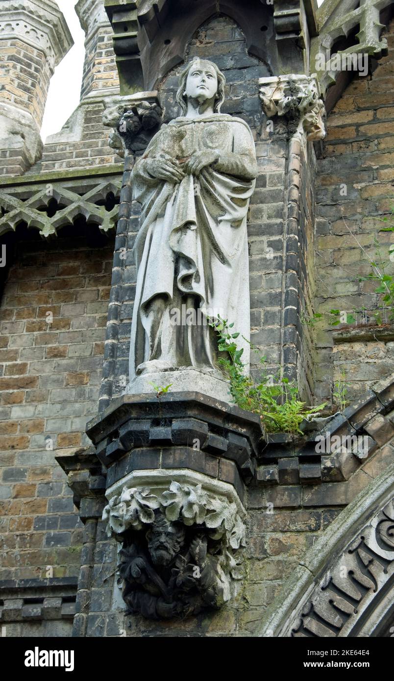 Entrance, Holly Village, Highgate, London, UK - archway, statues ...