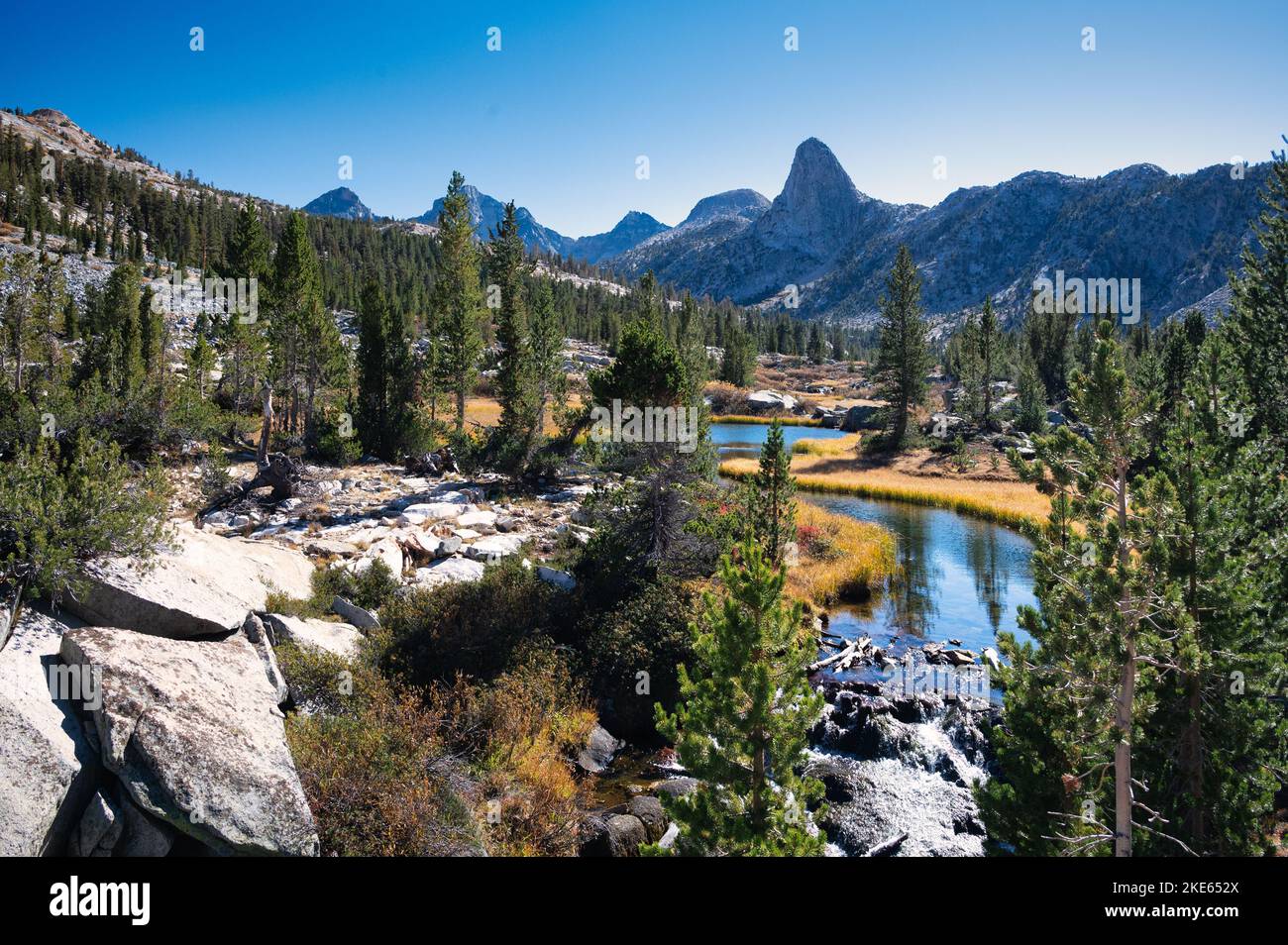 A beautiful view of Rae Lakes Loop in the Kings Canyon National Park ...