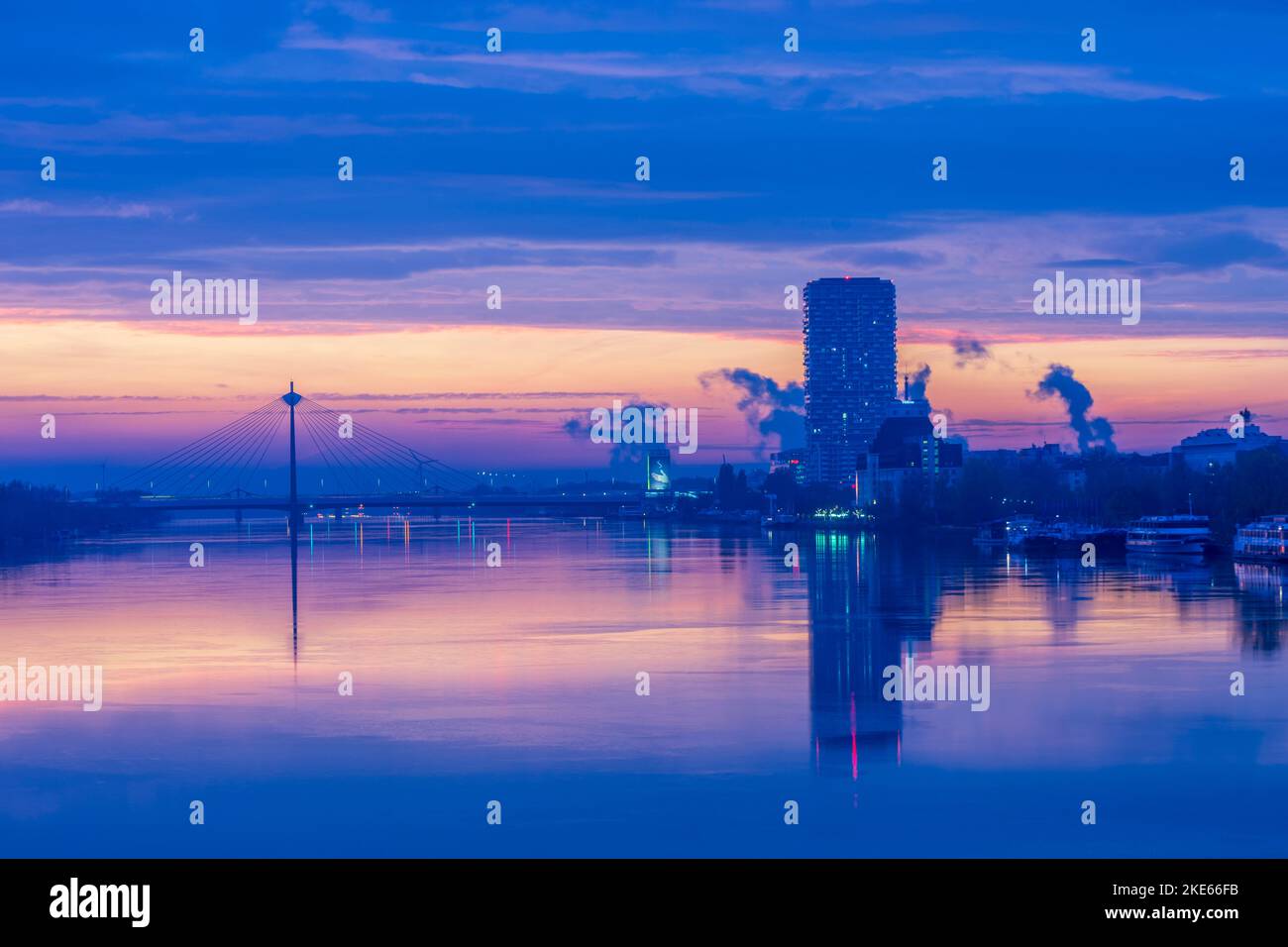 Wien, Vienna: river Donau (Danube) at sunrise, bridge Donaustadtbrücke ...