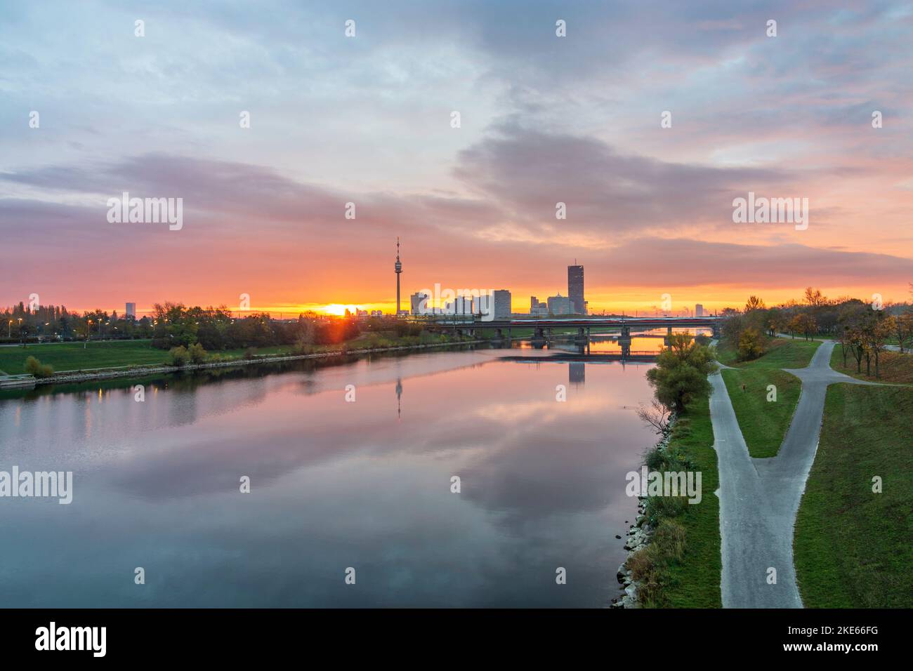 Wien, Vienna: river Neue Donau (New Danube) at sunrise, railway bridge ...