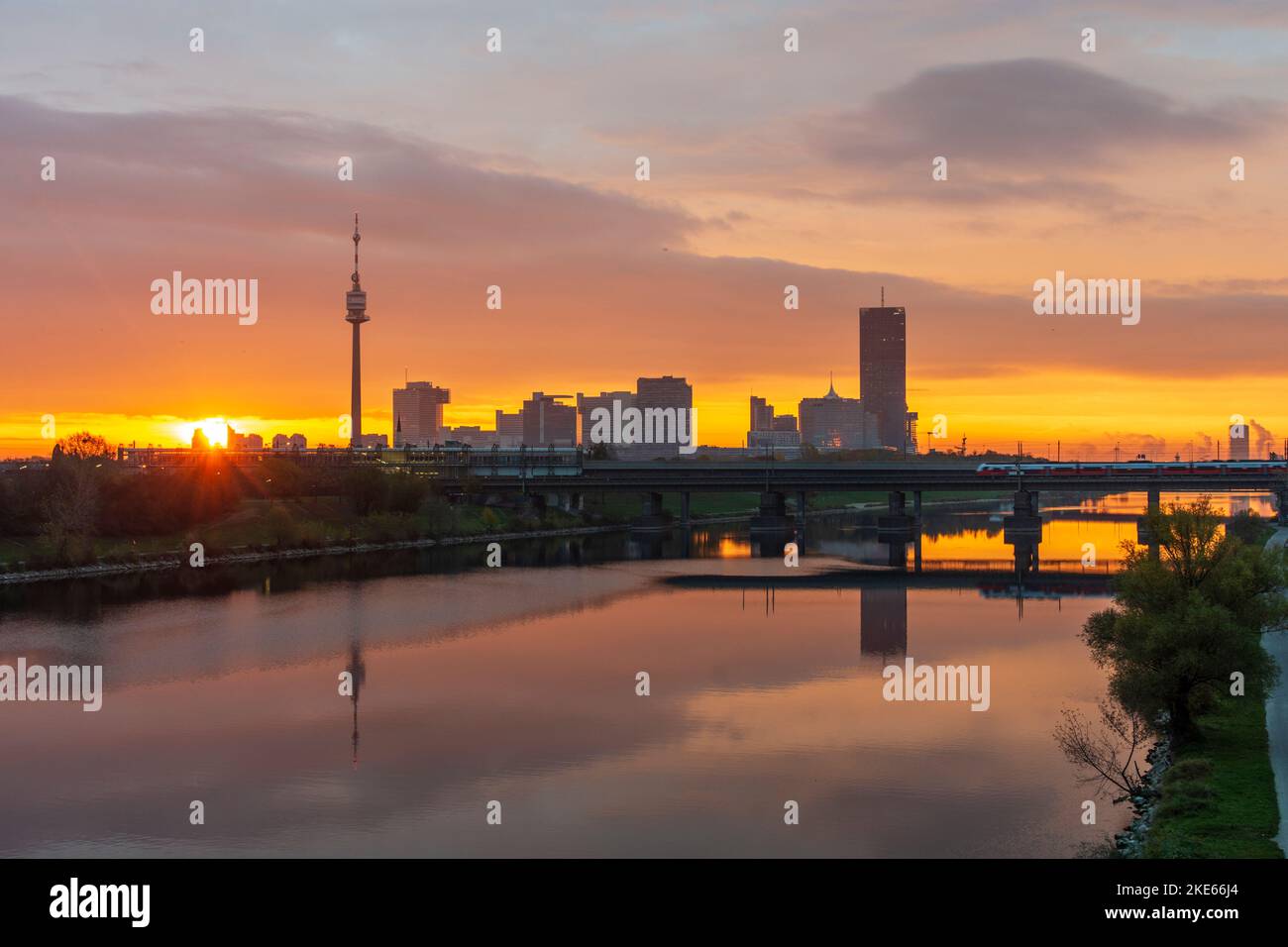 Wien, Vienna: river Neue Donau (New Danube) at sunrise, railway bridge ...