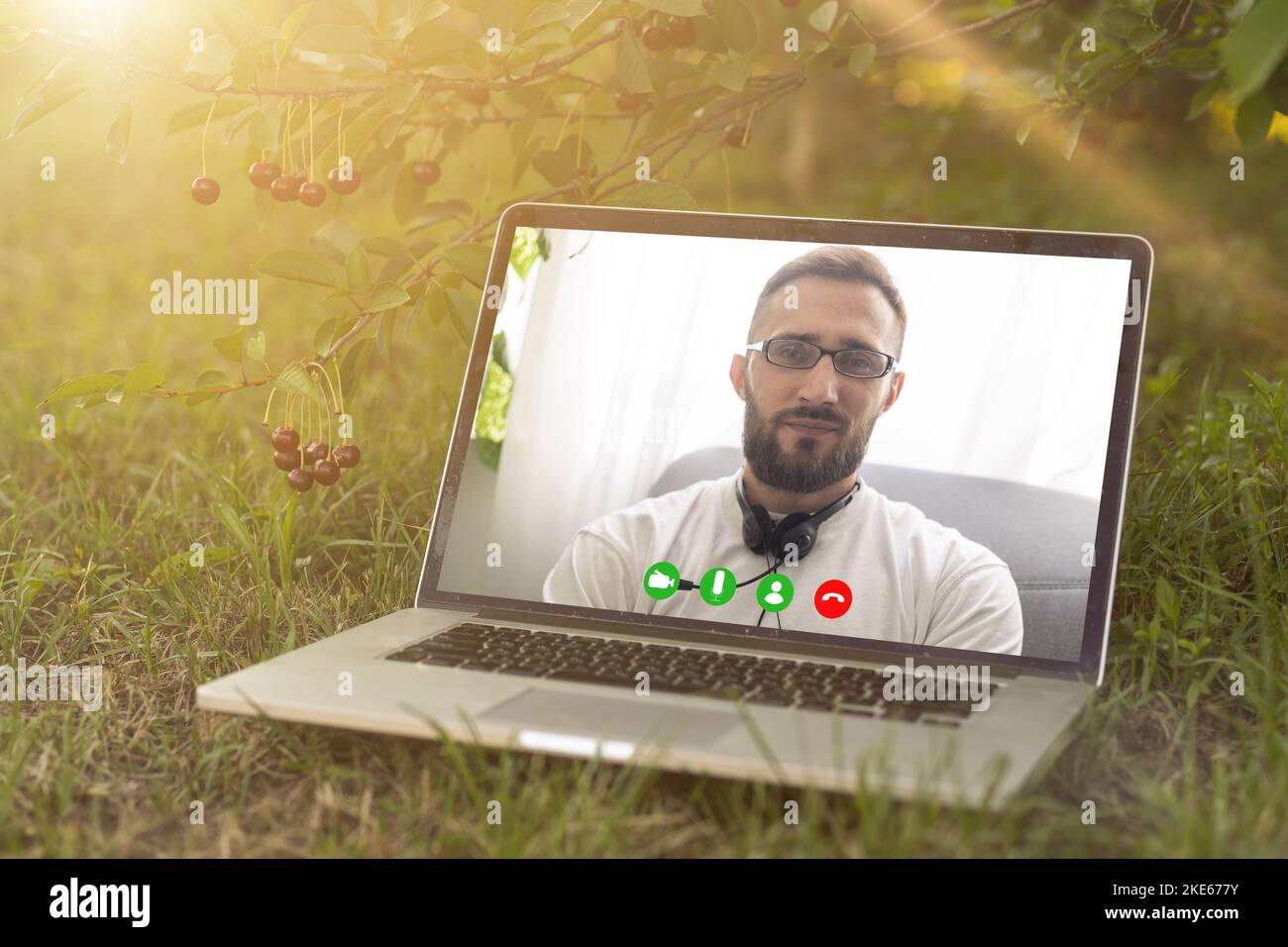 Man woman chat head shot hi-res stock photography and images - Alamy