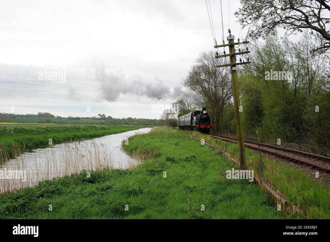 "30053" running alongside Newmill Channel, west of Rolvenden Stock ...