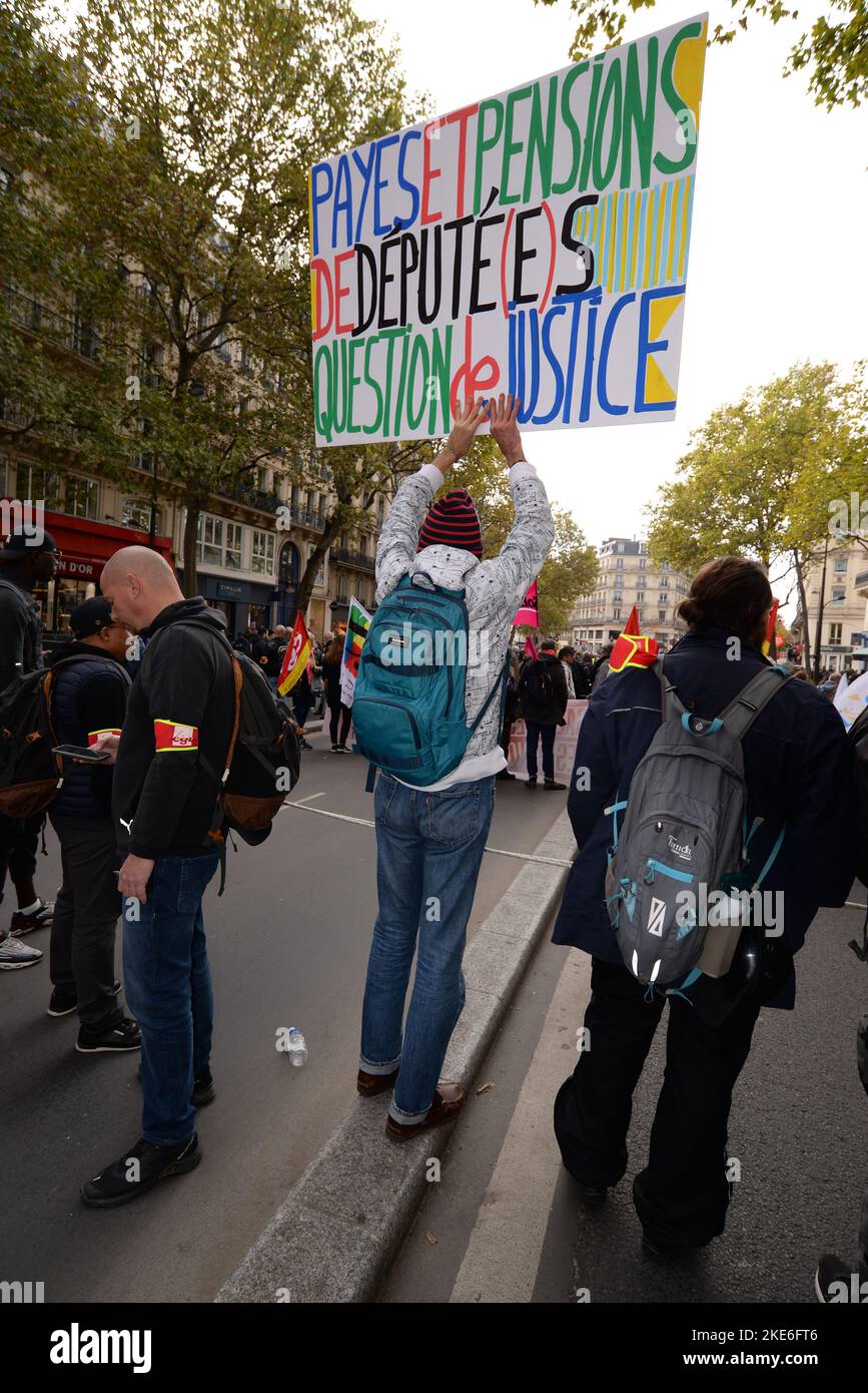 Faible Mobilisation Pour Les Salaires à Paris La Cgt Na Pas Réussie à