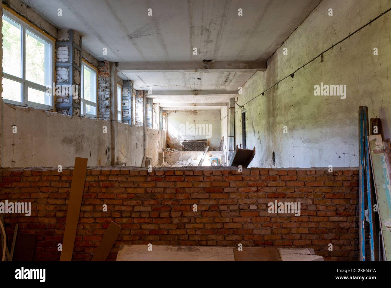 Broken floor, trash and clutter in an abandoned room Stock Photo - Alamy Broken floor, trash and clutter in an abandoned room Stock Photo - Alamy