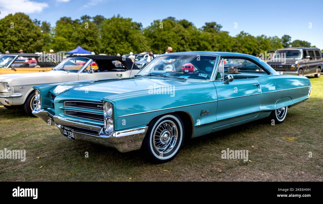 Vertically stacked headlights hi-res stock photography and images - Alamy