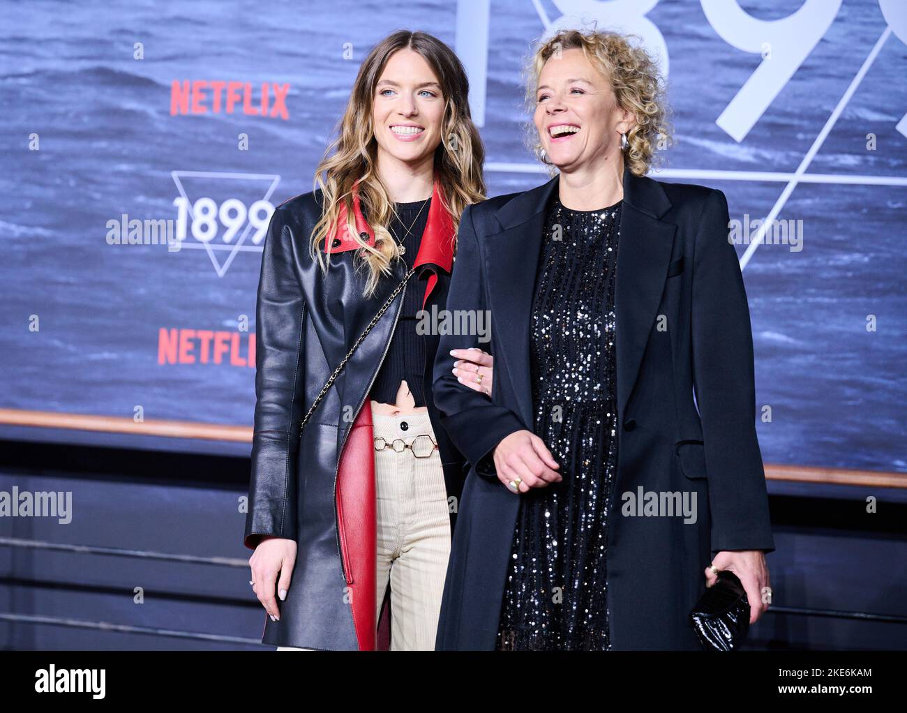 Berlin, Germany. 10th Nov, 2022. Katja Riemann comes with her daughter ...