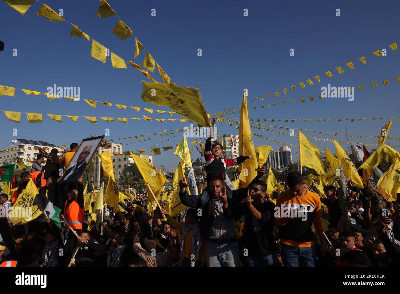 Gaza, Gaza. 11th Nov, 2022. Palestinians wave flags of the Fatah ...