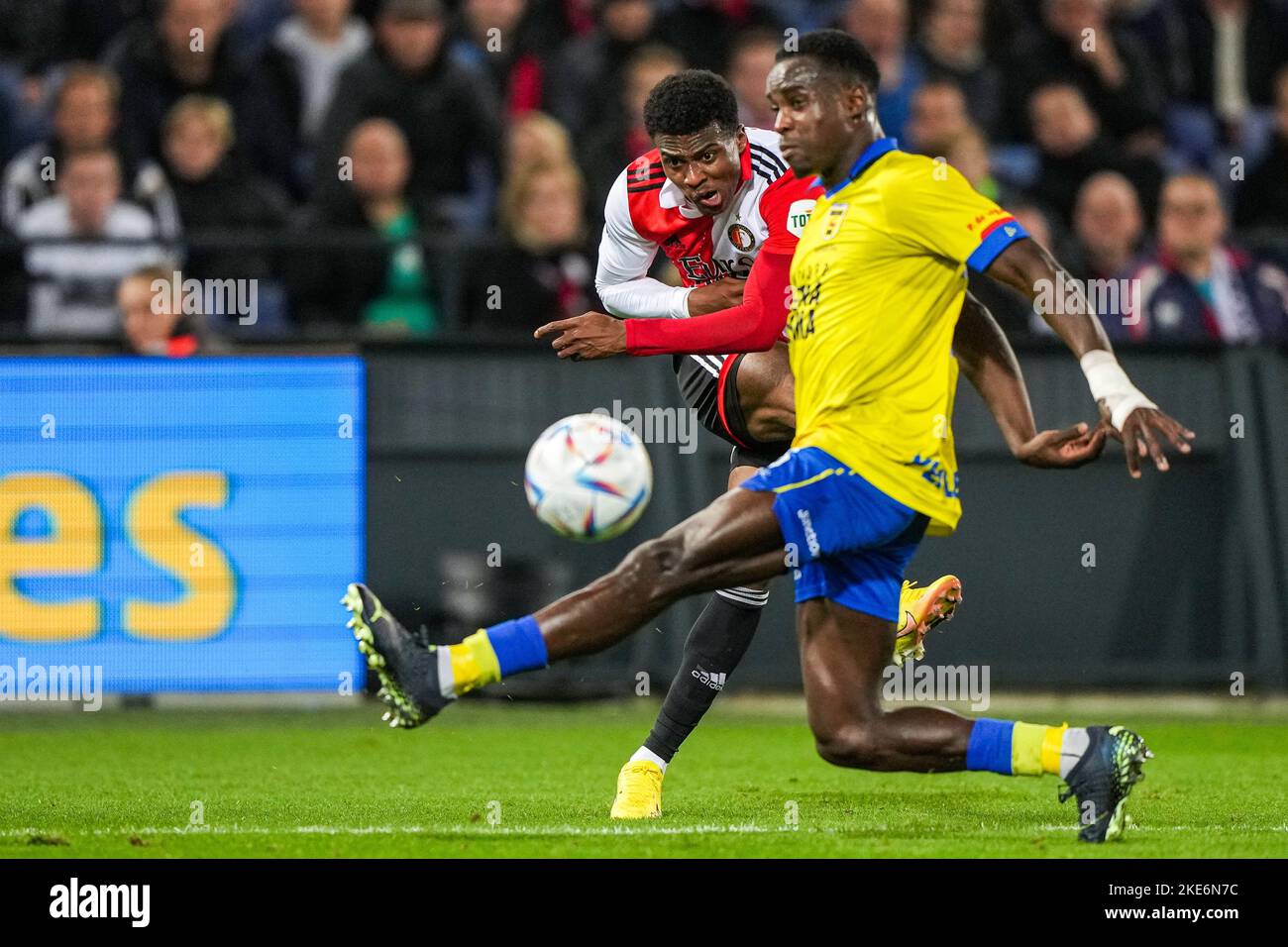 Rotterdam - Javairo Dilrosun of Feyenoord, Alex Bangura of SC Cambuur ...