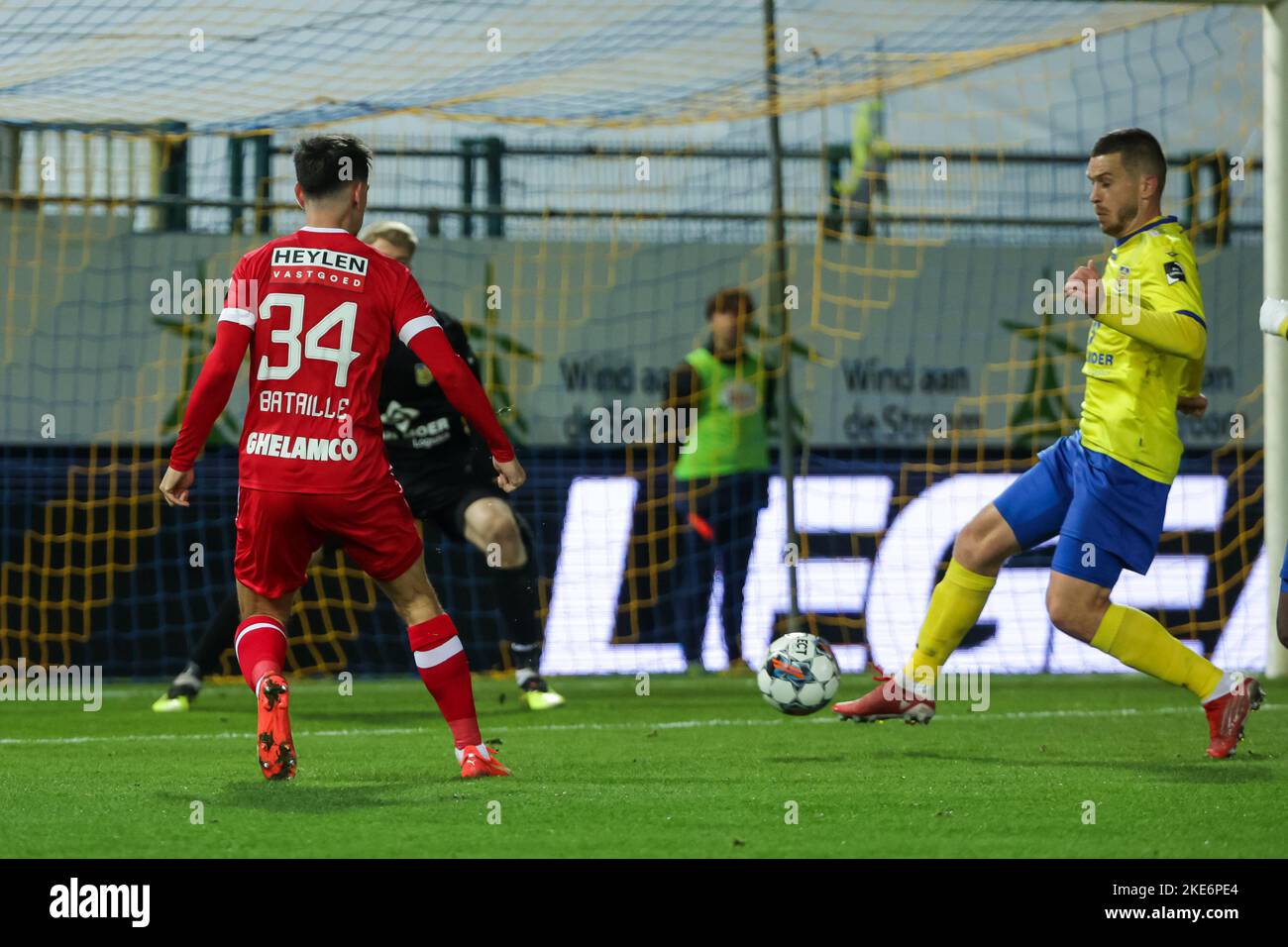 Beveren, Belgium, 10 November 2022, Antwerp's Jelle Bataille and ...