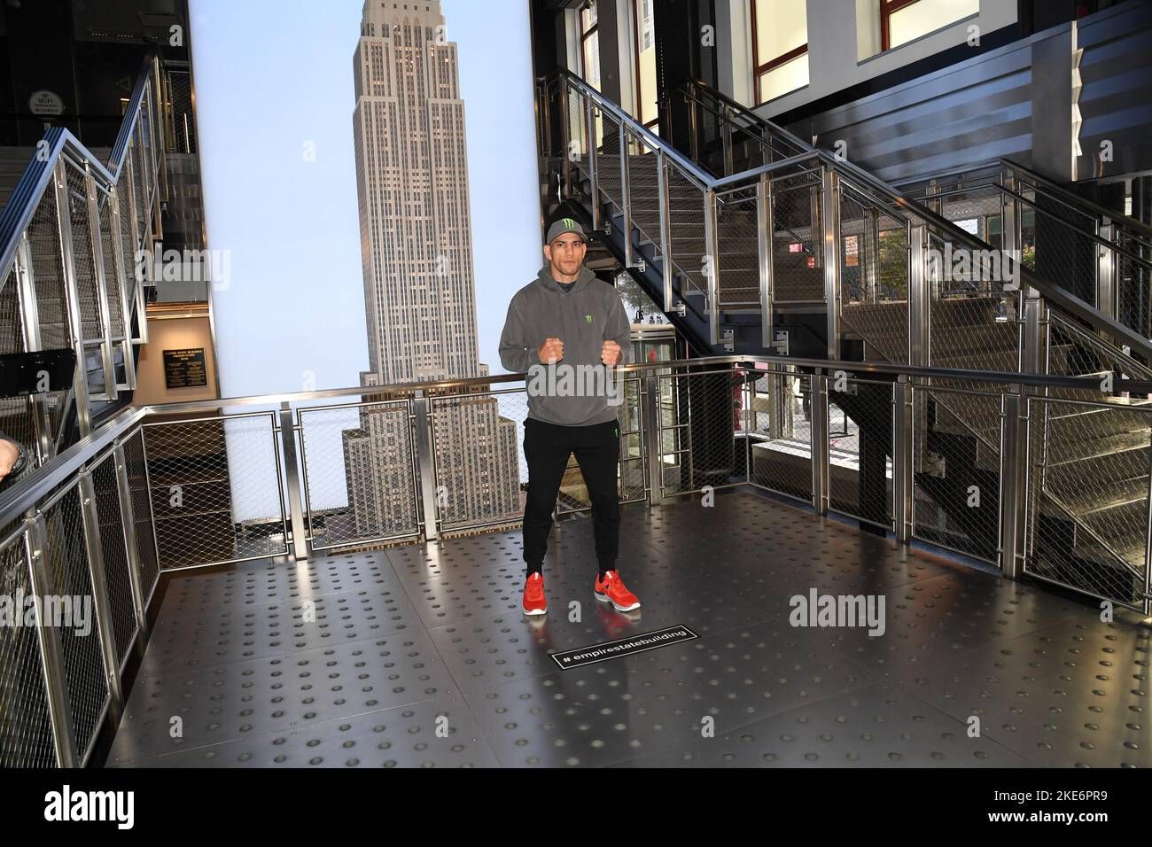 Faceoff hi-res stock photography and images - Alamy