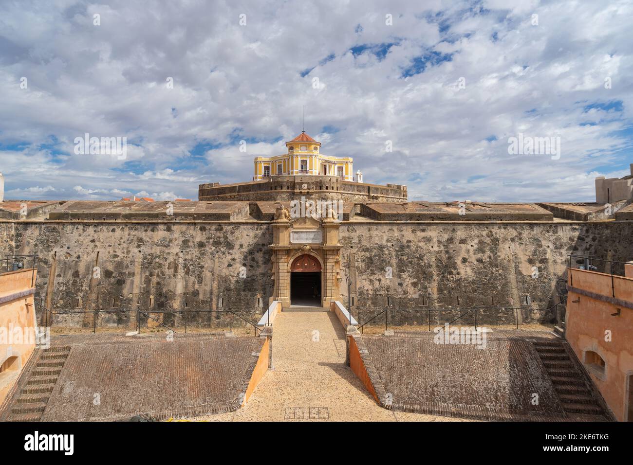 Fort parapet hi-res stock photography and images - Alamy
