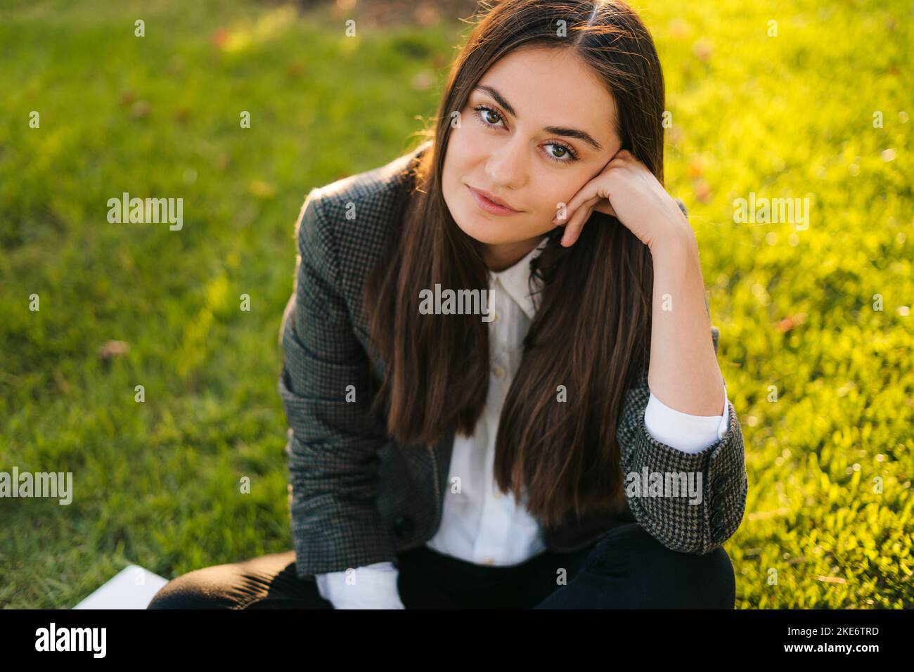 Brunette haired businesswoman in stylish office clothes relaxing in ...