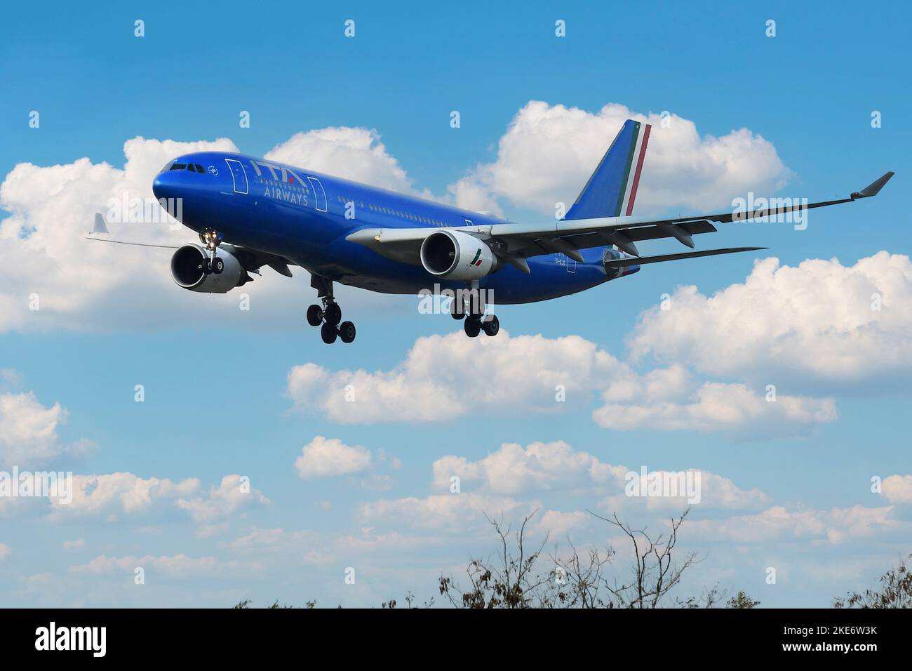 Ita airways a330 hi-res stock photography and images - Alamy