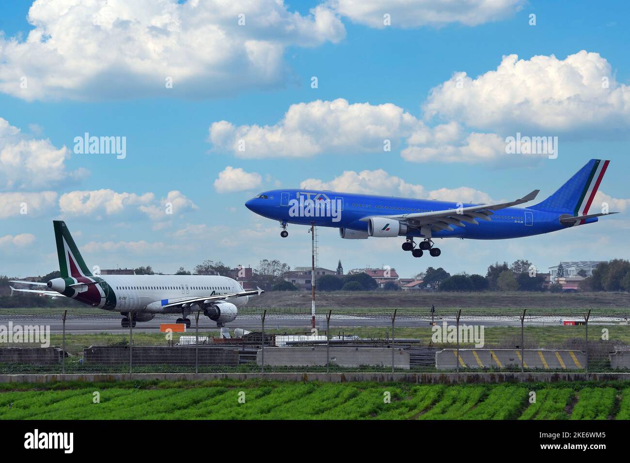 Alitalia airbus a320 take off hi-res stock photography and images - Alamy