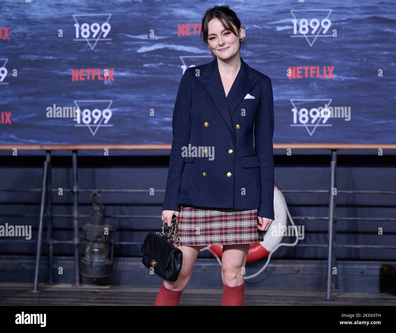 Berlin, Germany. 10th Nov, 2022. Lea van Acken comes to the premiere of ...