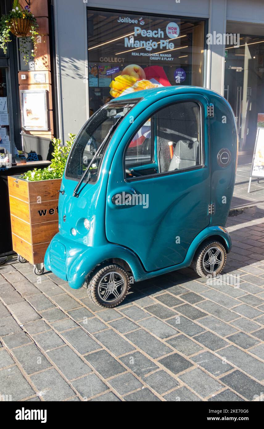 Small mobility scooter hi-res stock photography and images - Alamy