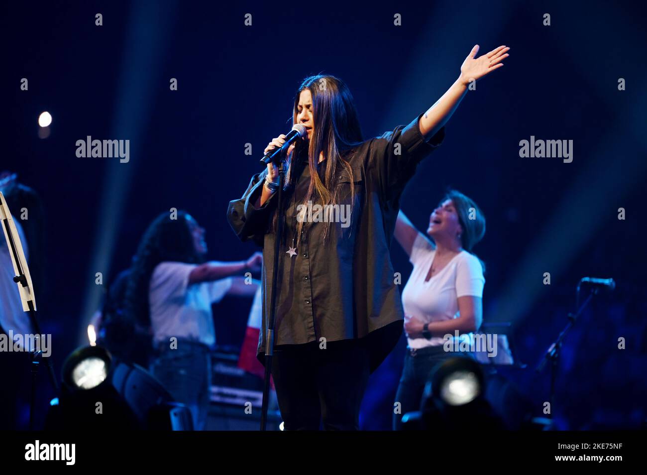 Duesseldorf, Germany. 10th Nov, 2022. In tears, Iranian pop singer ...