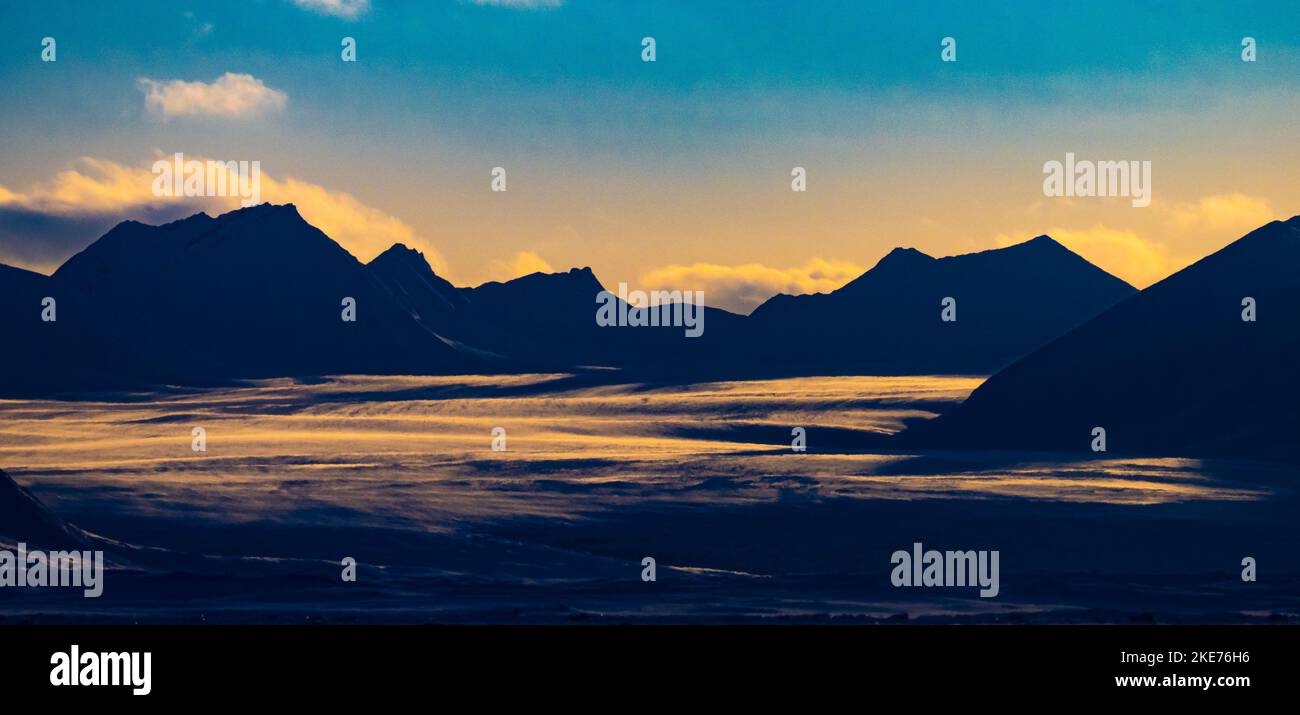 Svalbard fjords hi-res stock photography and images - Alamy