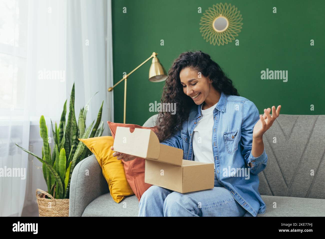 Received package hi-res stock photography and images - Alamy