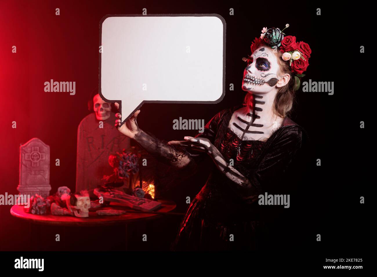 Spooky lady of dead holding speech bubble with sugar skull and flowers ...