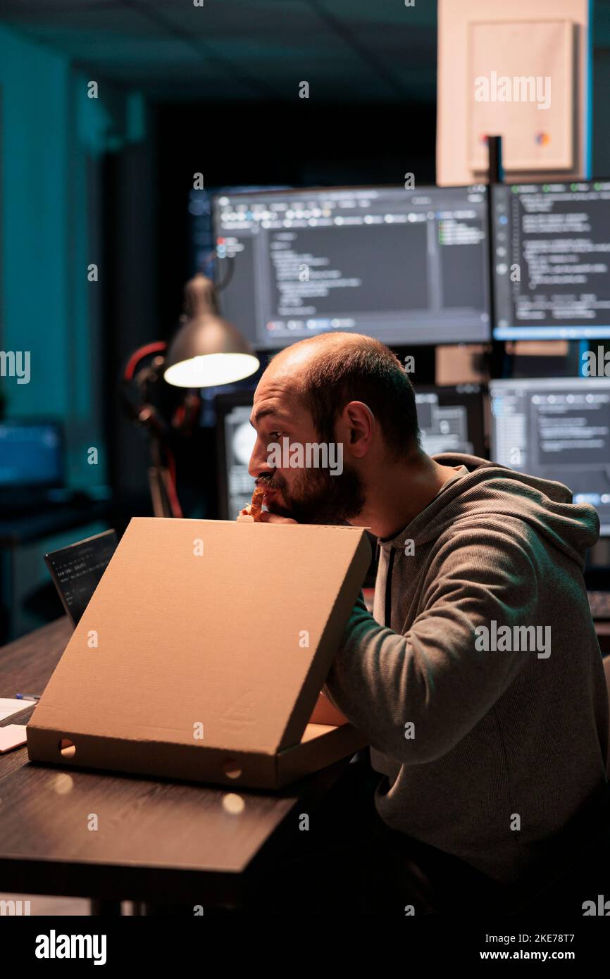 Software developer eating pizza hi-res stock photography and images - Alamy