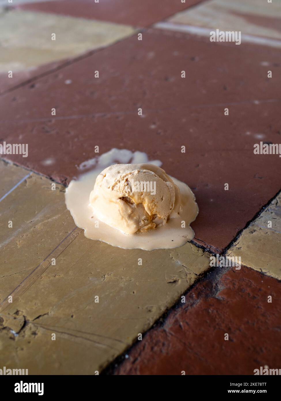 Food dropped floor hi-res stock photography and images - Alamy