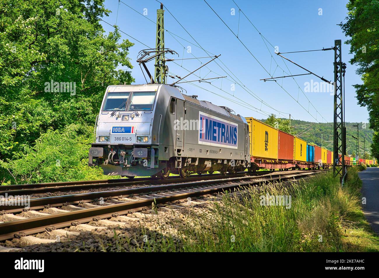 The DB Systemtechnik train with class 120 drives through Stadt Wehlen ...