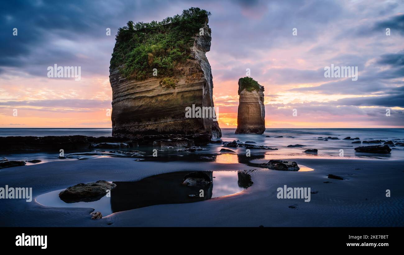 The Three Sisters and the Elephant Rock in Tongaporutu, New Zealand ...