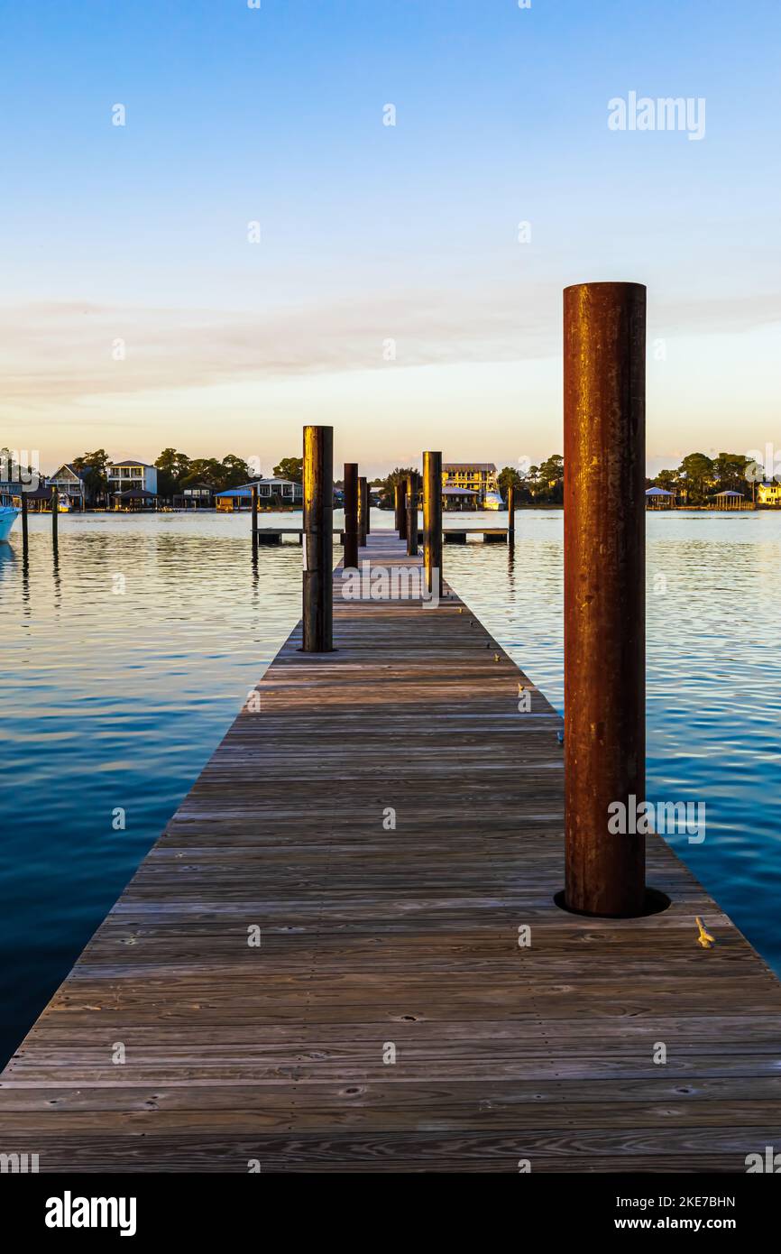 Empty dock hi-res stock photography and images - Alamy