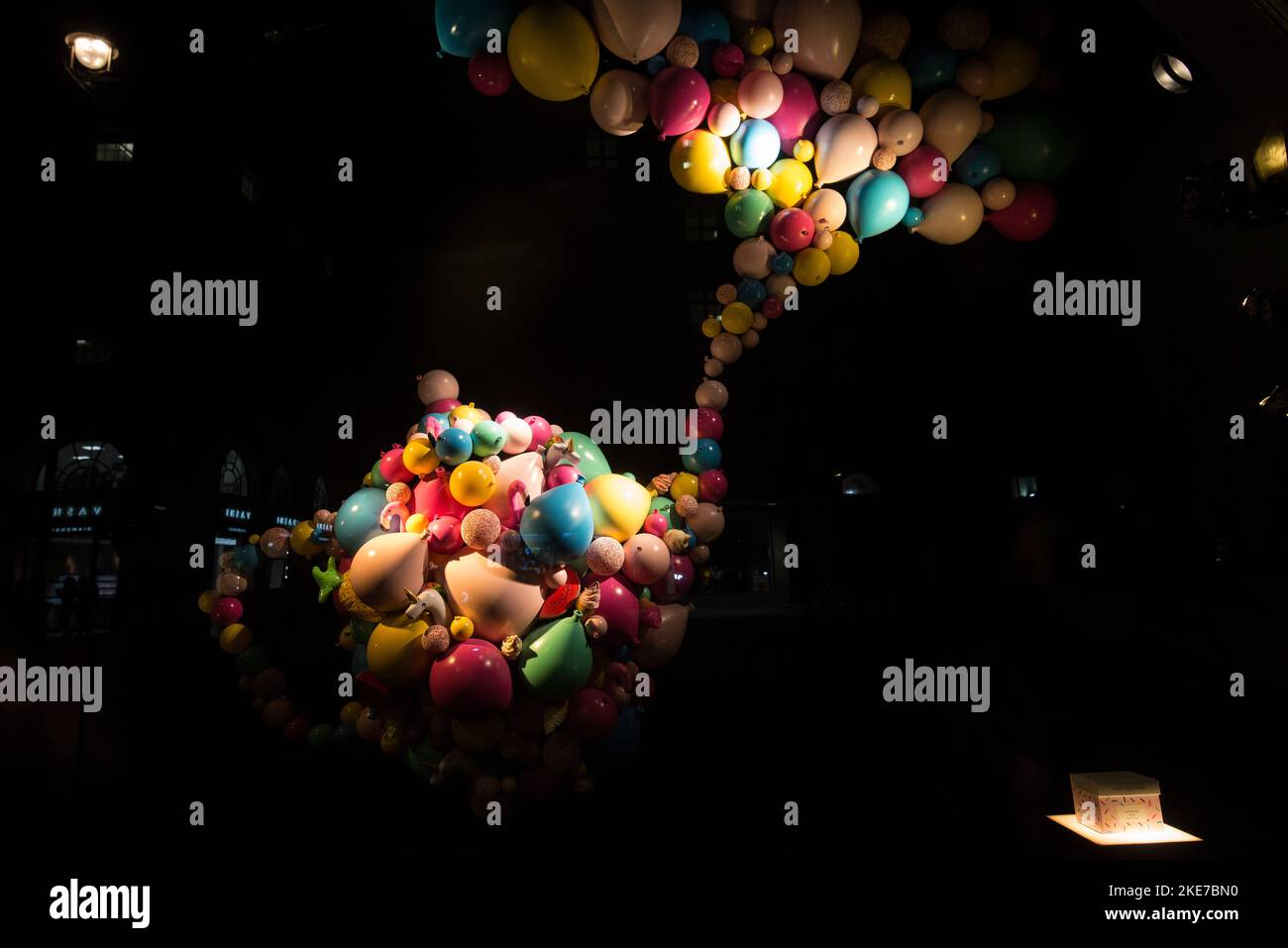 Balloon sculpture hi-res stock photography and images - Alamy