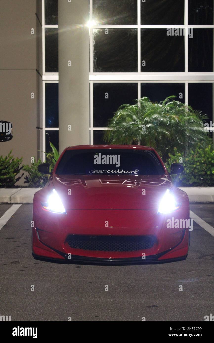 Bagged Nissan 370Z Amuse Stock Photo - Alamy