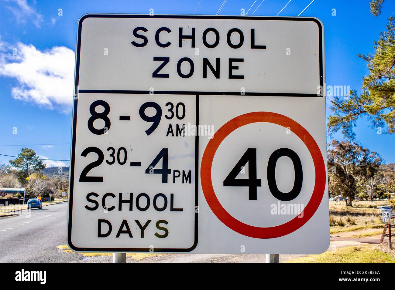 School zone sign australia hi-res stock photography and images - Alamy
