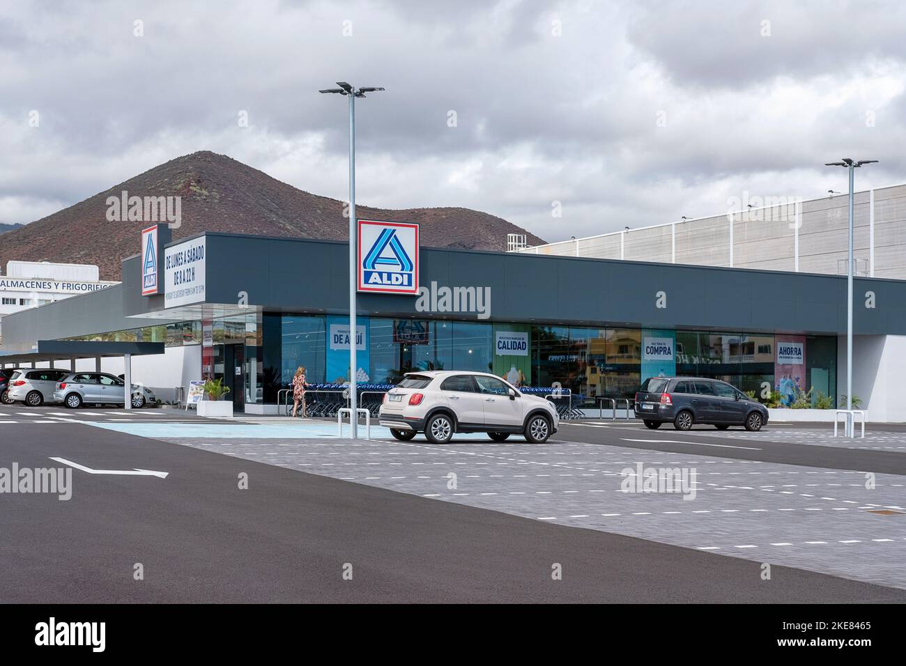 Aldi banner hi-res stock photography and images - Alamy