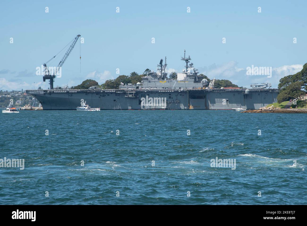 221105-N-XN177-1068 SYDNEY (Nov. 5, 2022) – Amphibious assault carrier ...