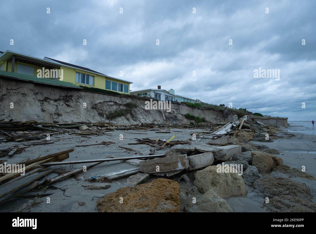 Following Hurricane Nicole, houses in Ponce Inlet now sit on a cliff ...