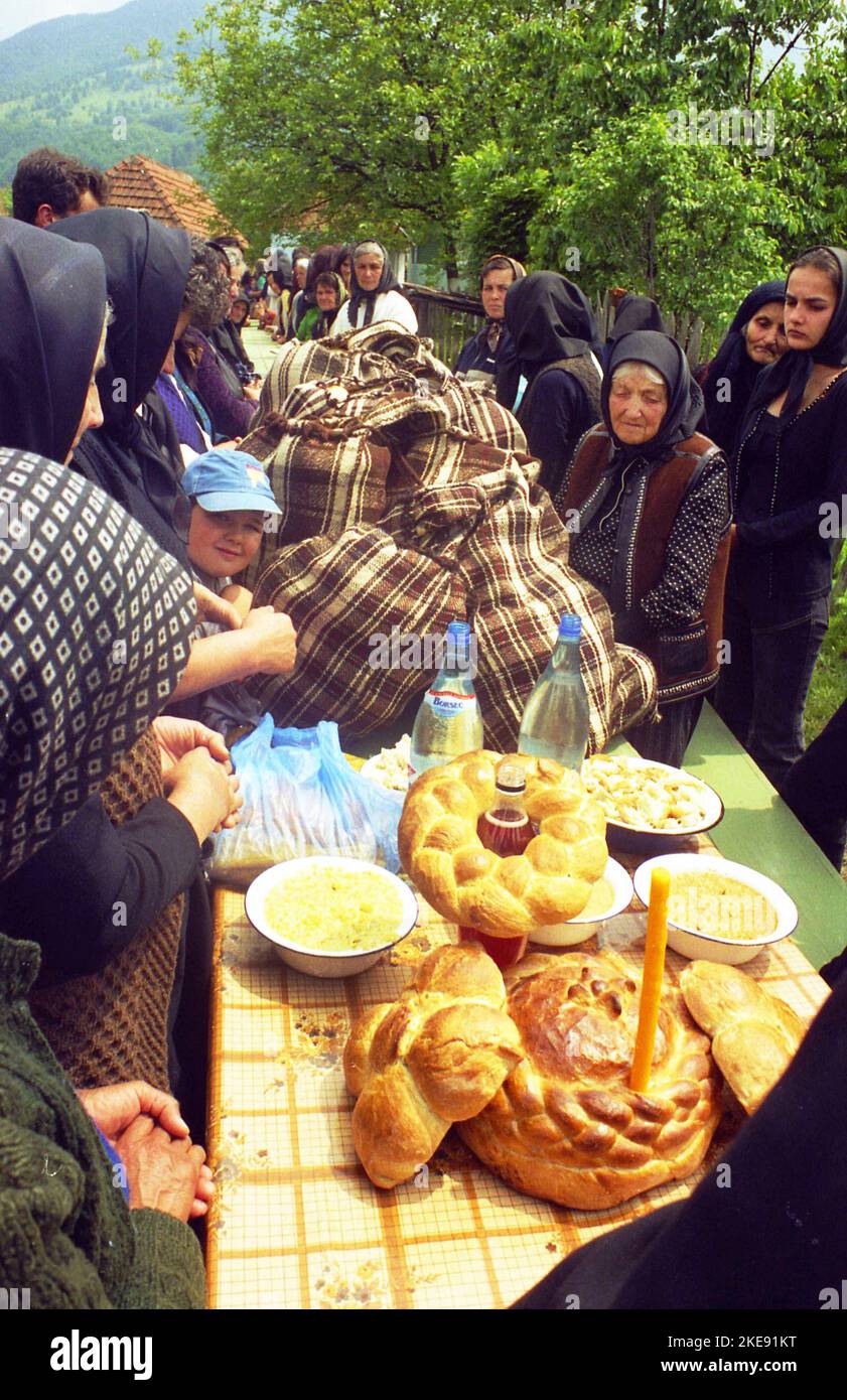 Hunedoara County, Romania, 2003. The Momarlani community burying their ...