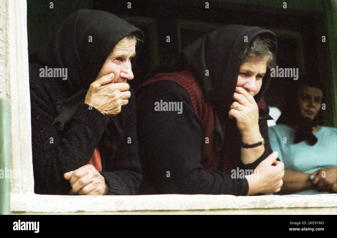 Romanian peasant family hi-res stock photography and images - Alamy