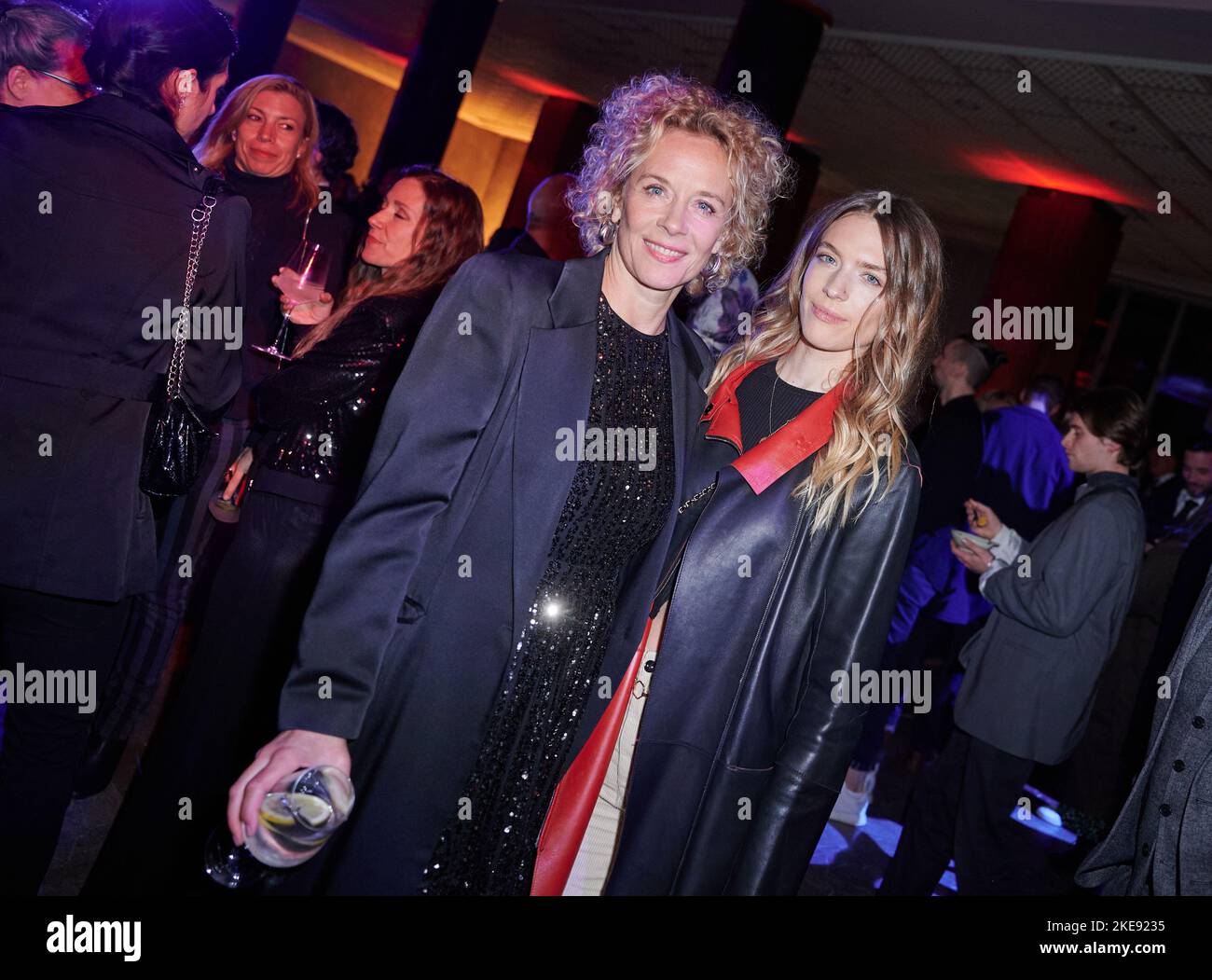 Berlin, Germany. 11th Nov, 2022. Katja Riemann and daughter Paula Romy ...