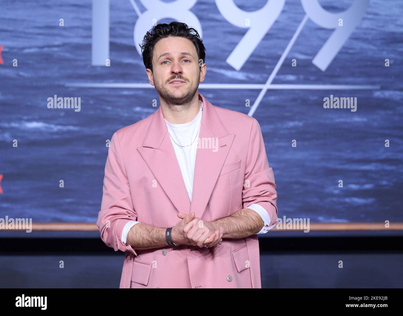 Berlin, Germany. 10th Nov, 2022. Dimitrij Schaad comes to the premiere ...