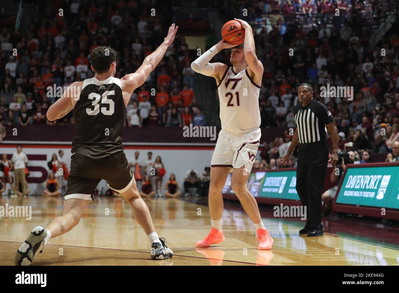 Blacksburg, Virginia, USA. 10th Nov, 2022. Virginia Tech Hokies forward ...