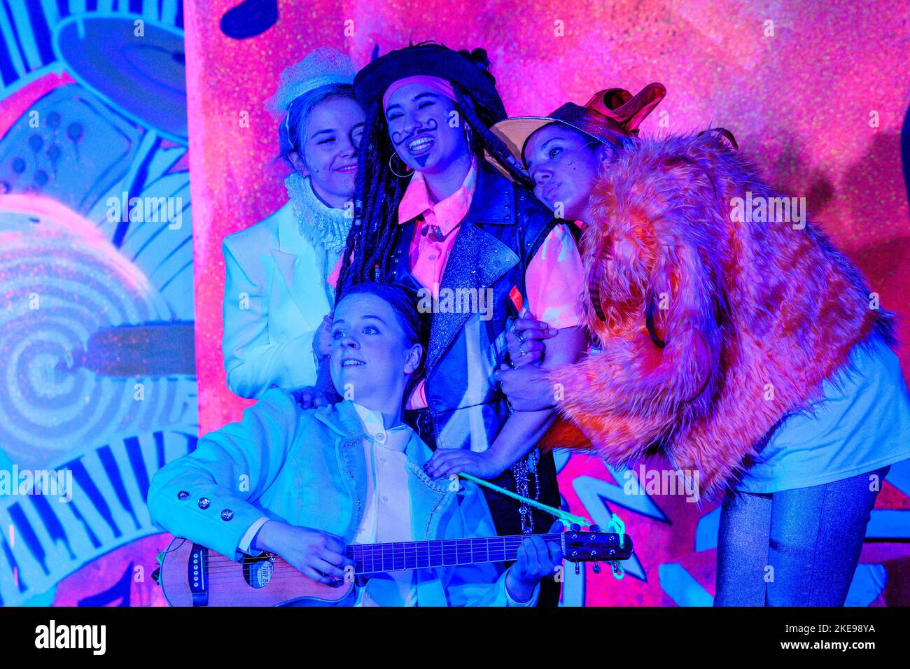 Stendal, Germany. 10th Nov, 2022. Lea Hieronymus as the cat (l-r ...