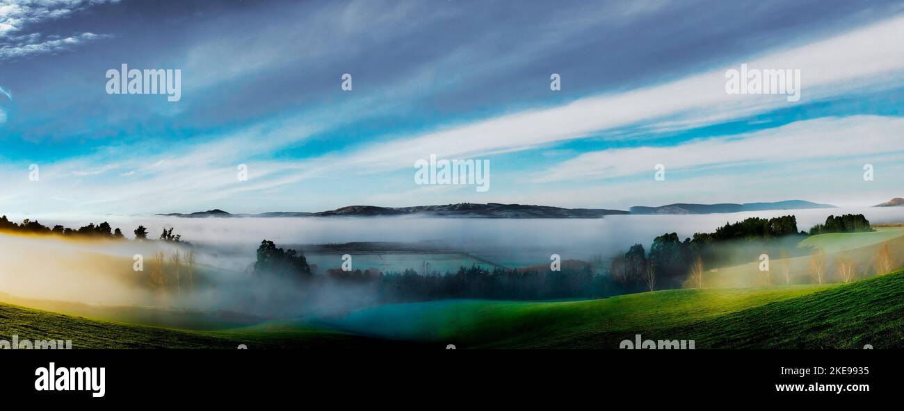 Fog and mist covering the rural hills at sunrise Stock Photo - Alamy