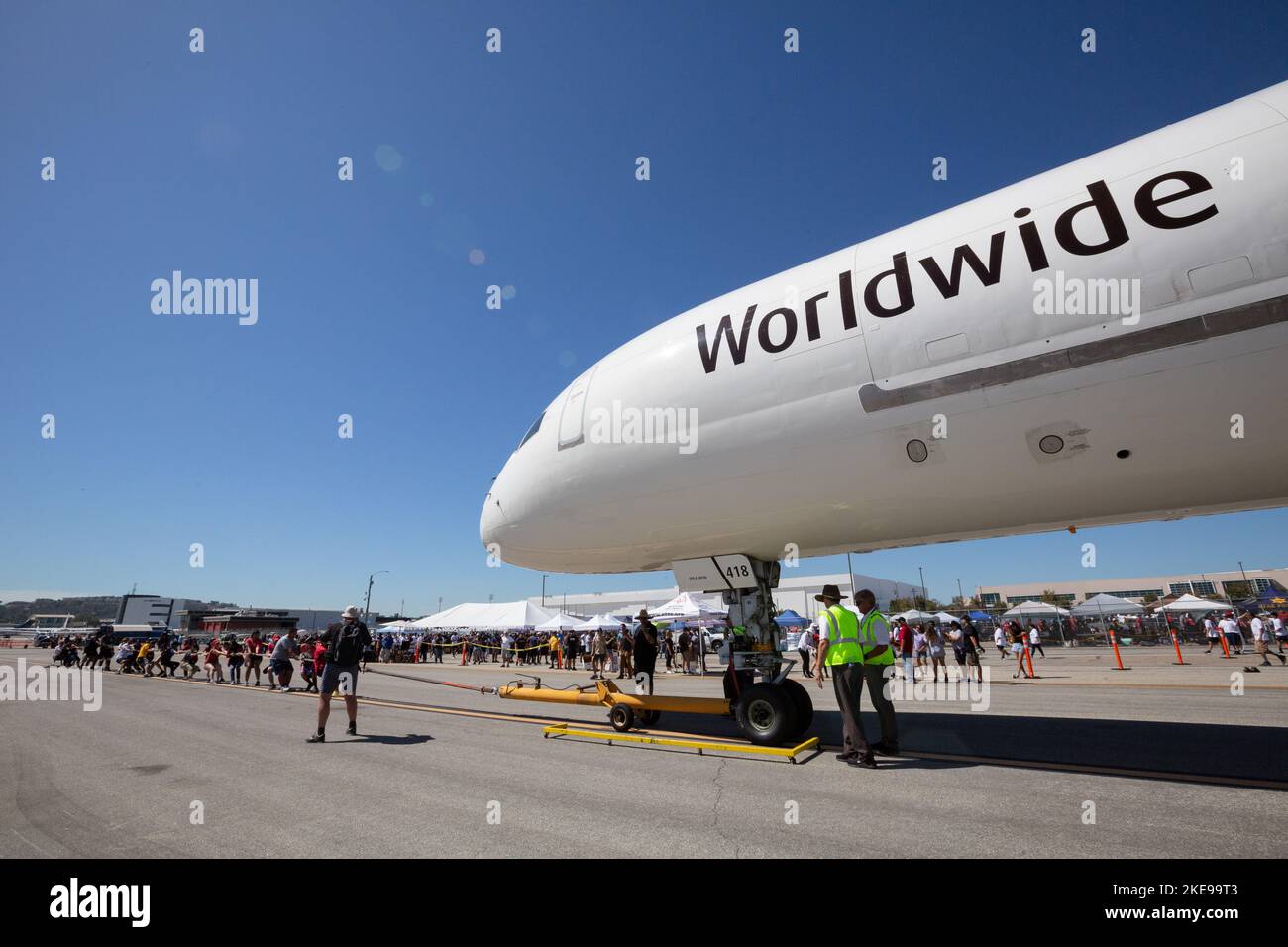 Team pulling a UPS airplane at the Special Olympics of Southern ...