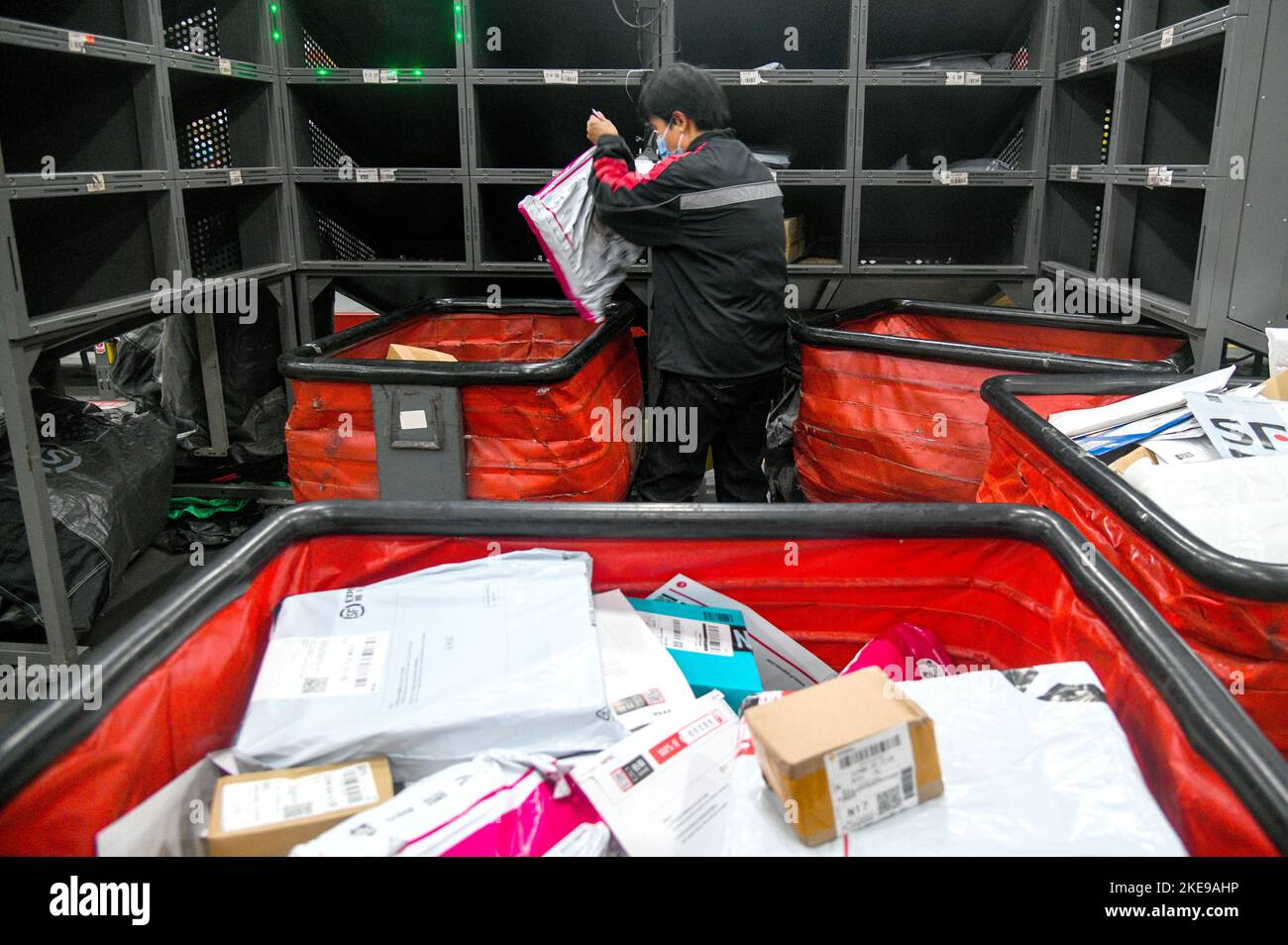 In this year's "Double 11", the peak volume of Shaanxi SF Express is ...